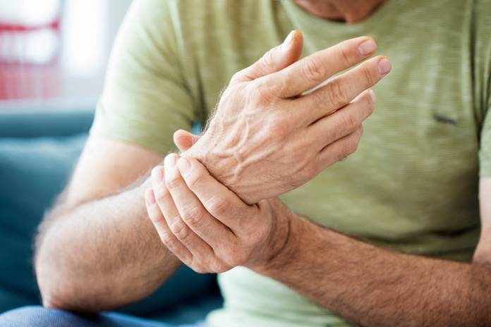 Rheuma (Rheumatoide Arthritis) » Ursachen, Symptome, Therapie