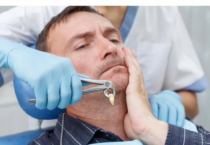 Was ist bei der Nachsorge nach Zahnentfernung zu beachten?